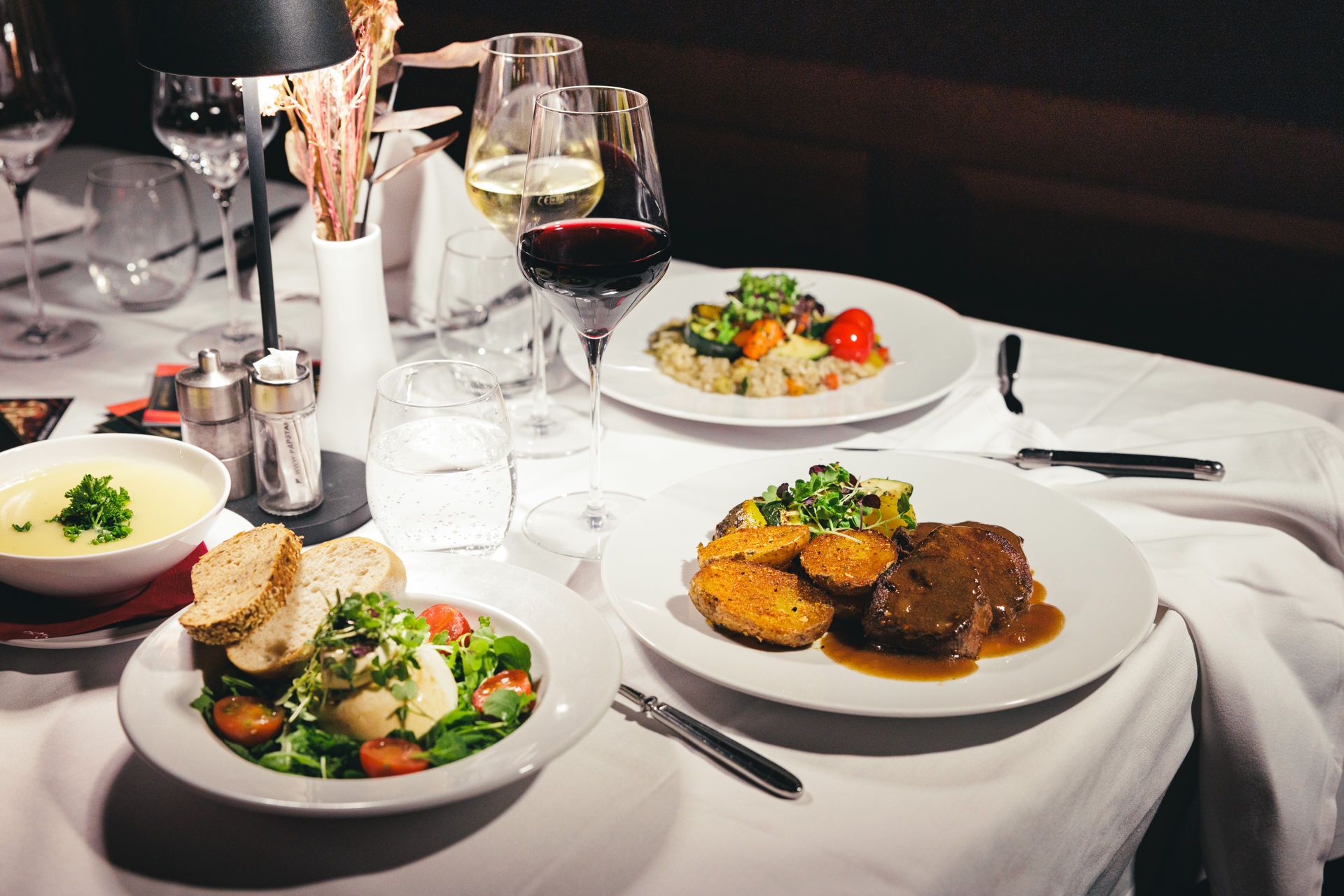 MIRAGE MAGIC DINNER SHOW